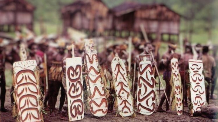 Ukiran Kayu Suku Asmat Kerajinan Eksotis Asal Papua - rekreartive